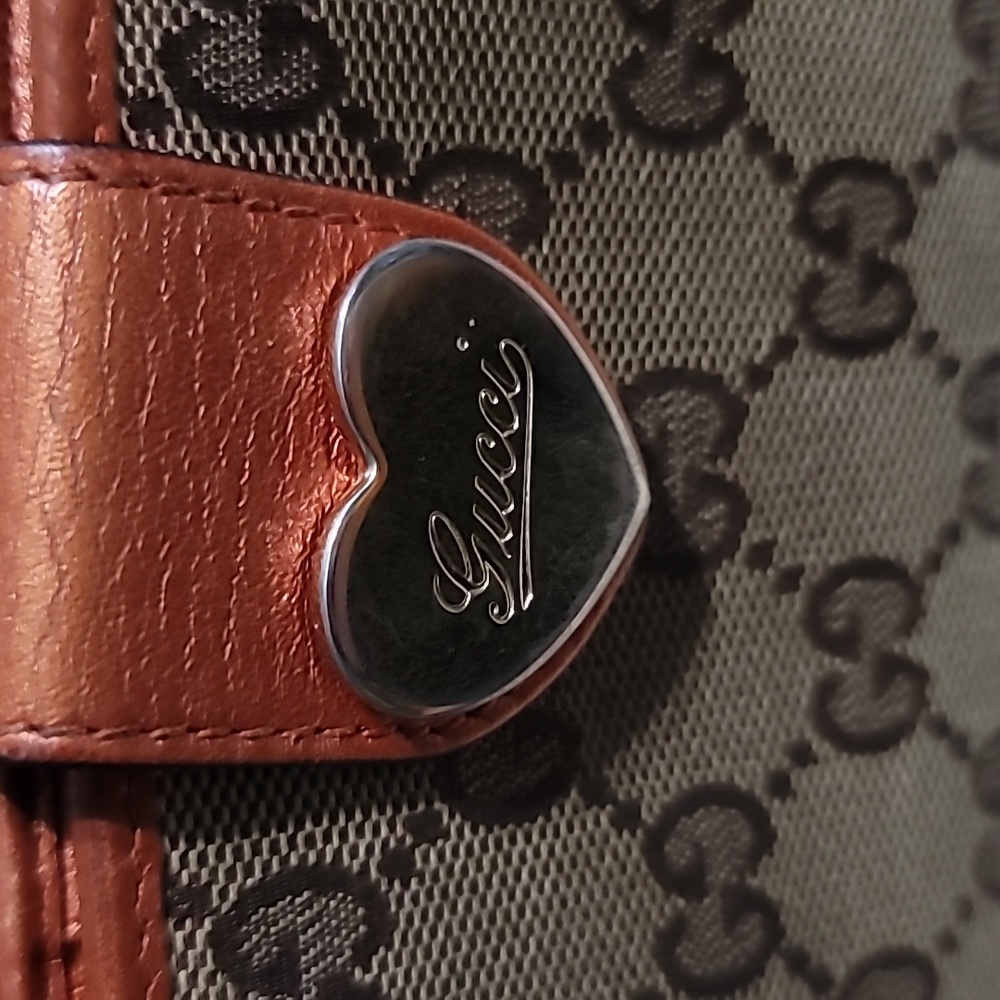 Authentic Gucci Heart Bifold Long Canvas Wallet - Gem